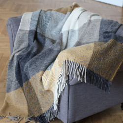 Avoca Large Model Donegal Wool Throw - Le Comptoir Irlandais