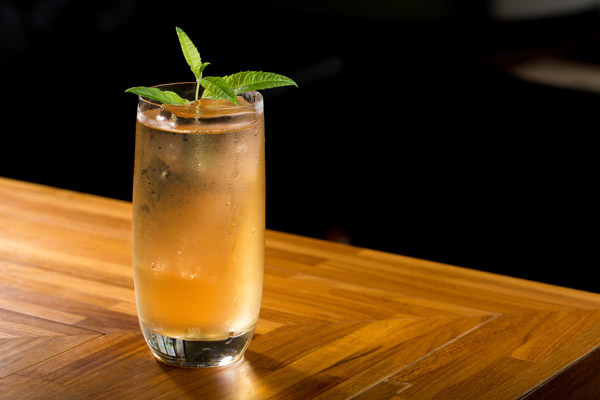 12 Cocktails Incontournables à Base de Whisky - Whiskies et spiritueux ...